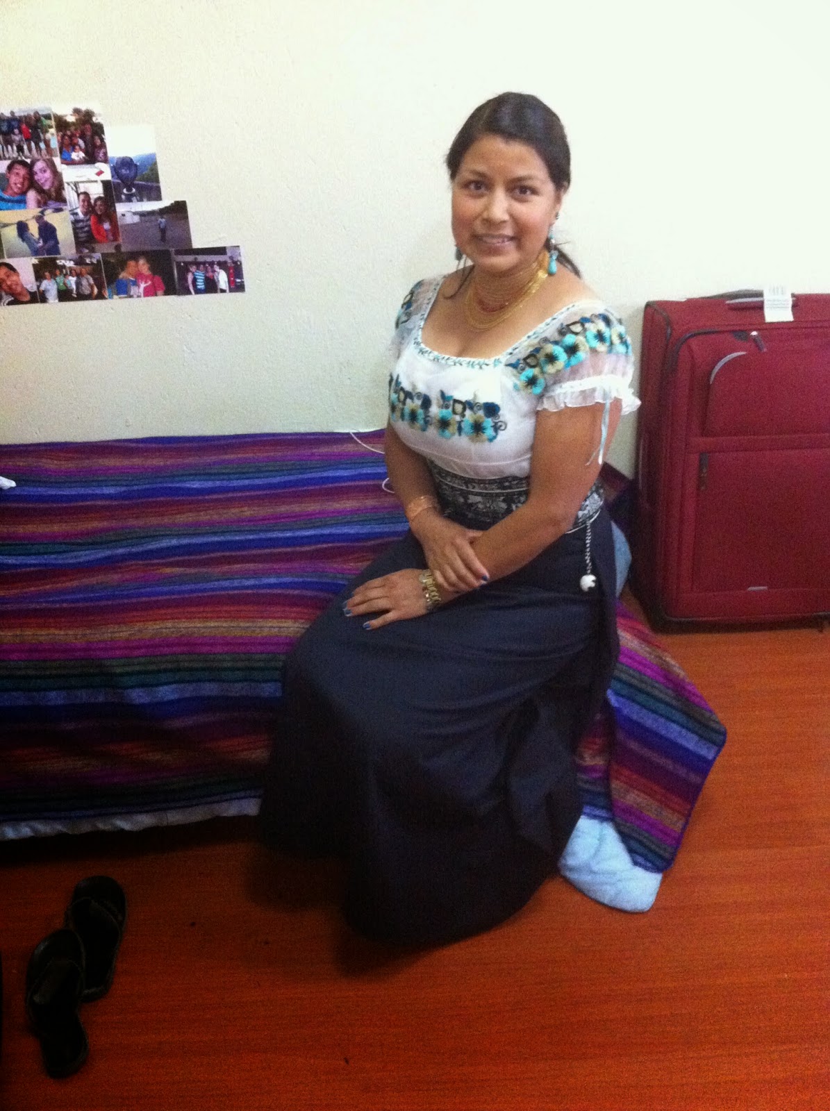 ¡La Vida a 9,000 pies!: Producto 1: La Ropa Indigena (Otavaleña)