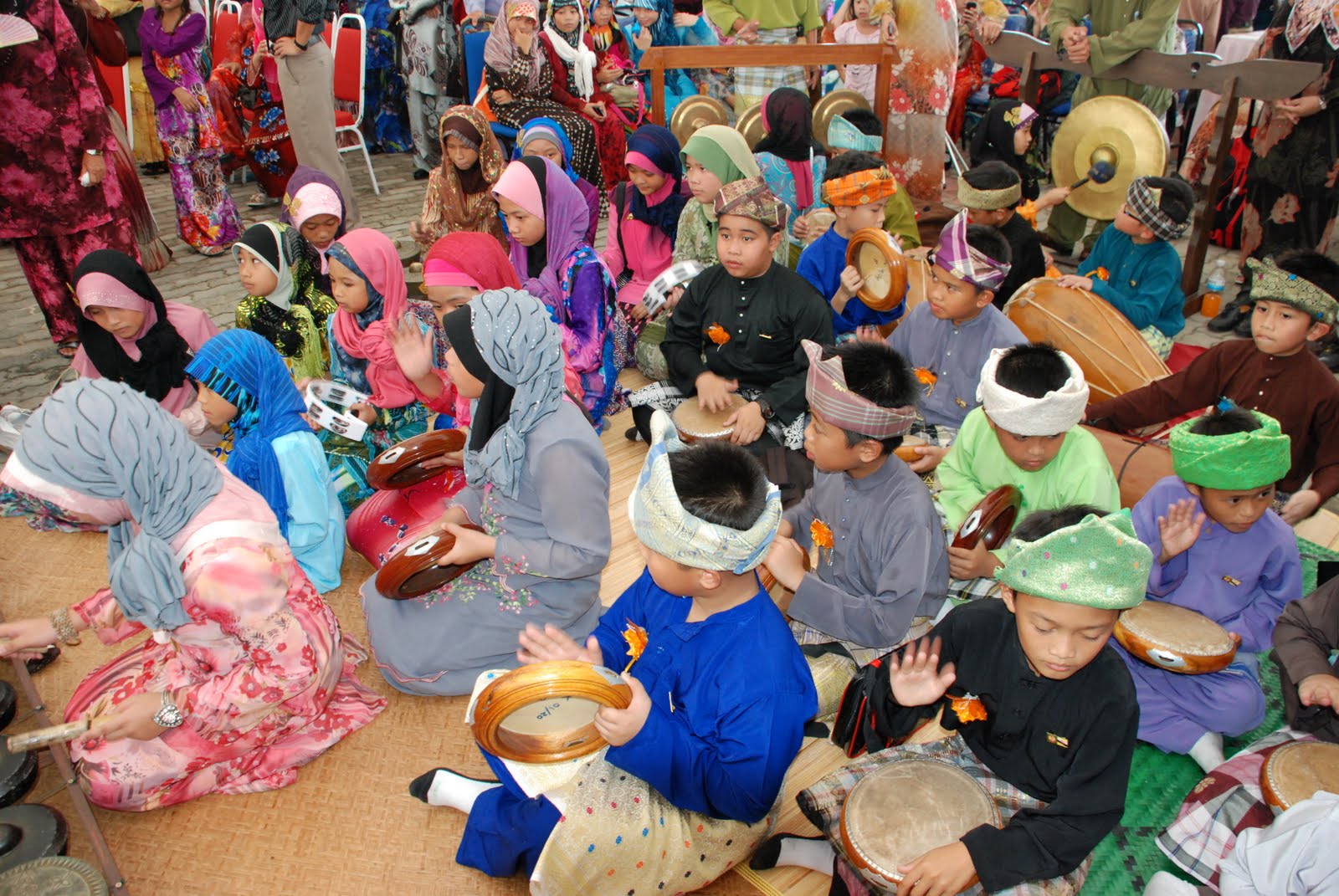 Sekolah Rendah Keriam, Tutong 1: Persembahan Gulingtangan semasa ...