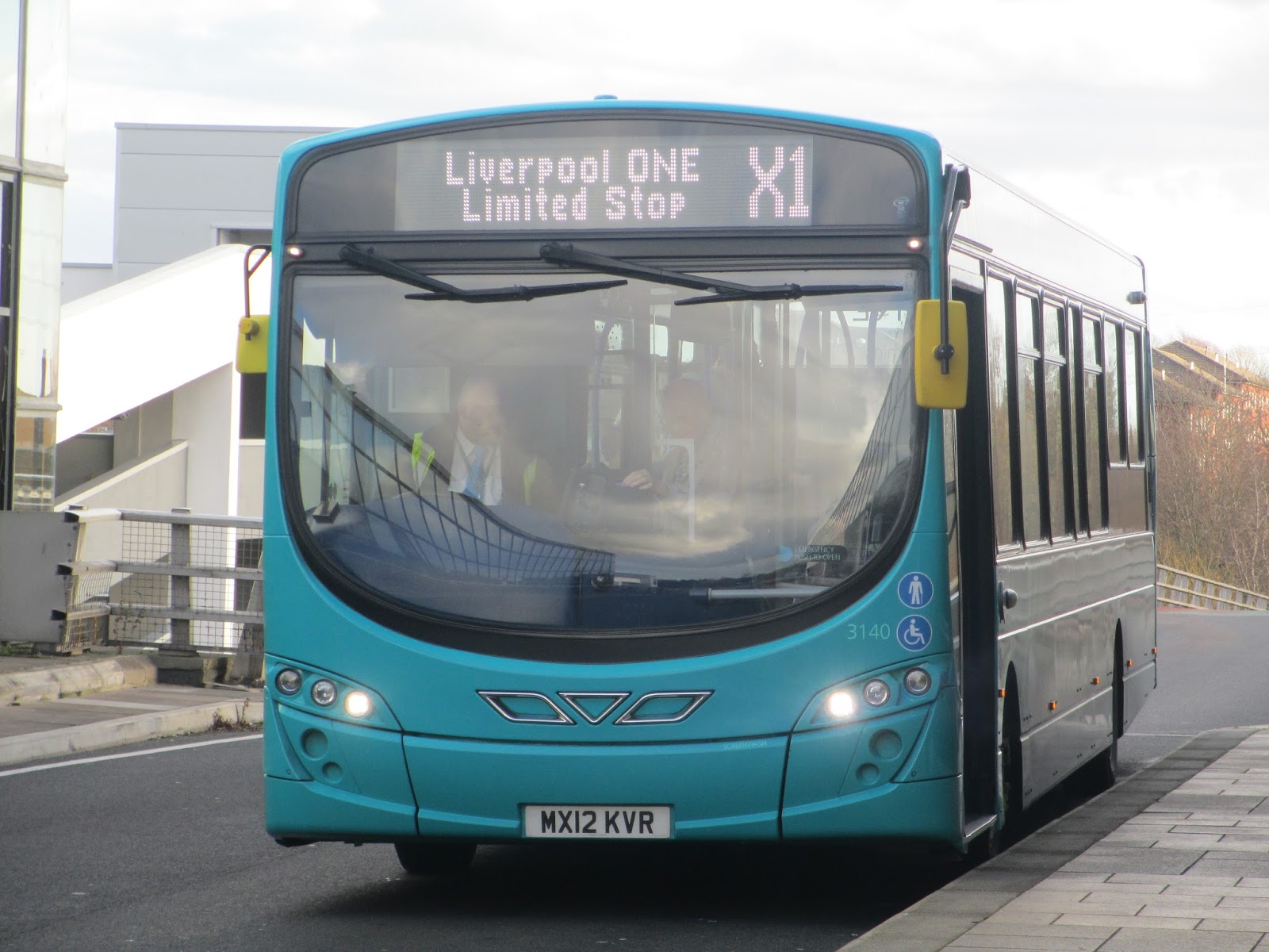 The 2002 Bus Blog: Arriva's X1 Service Runcorn - Liverpool goes Sapphire!