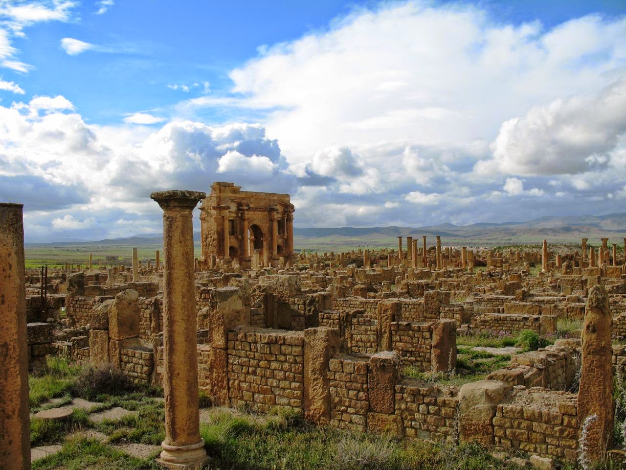 The ruins of Timgad ,Algeria | World Monument Guide