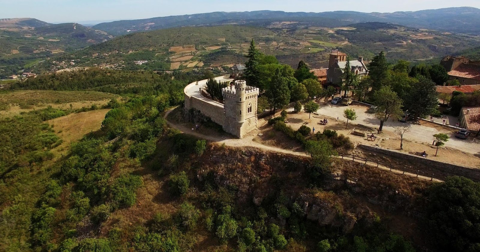 DIARIO DE A BORDO: RENNES-LE-CHÂTEAU • MANZANAS AZULES AL MEDIO DÍA