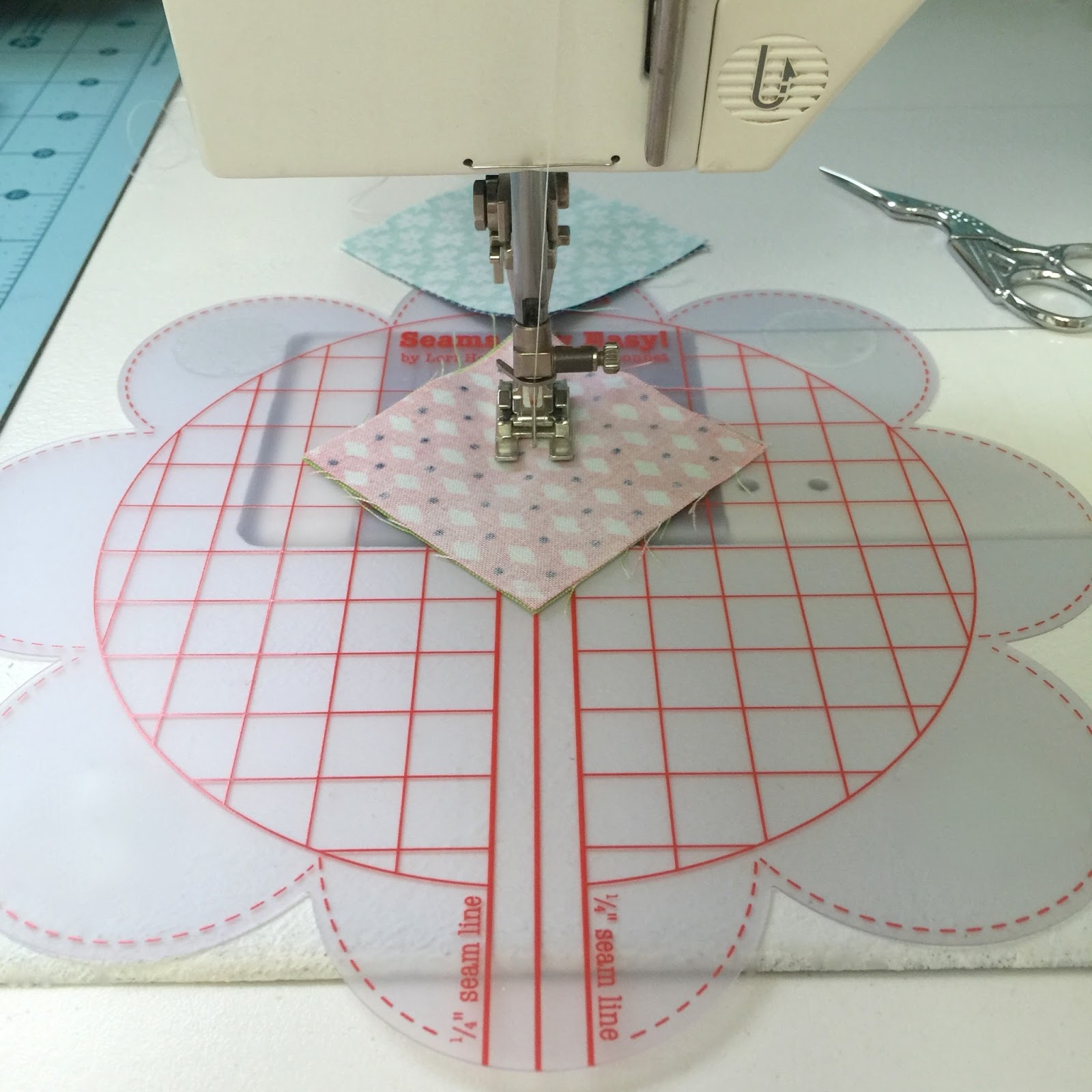 Bee In My Bonnet: Sew Simple Shapes - More Easy Patchwork Flowers!!!