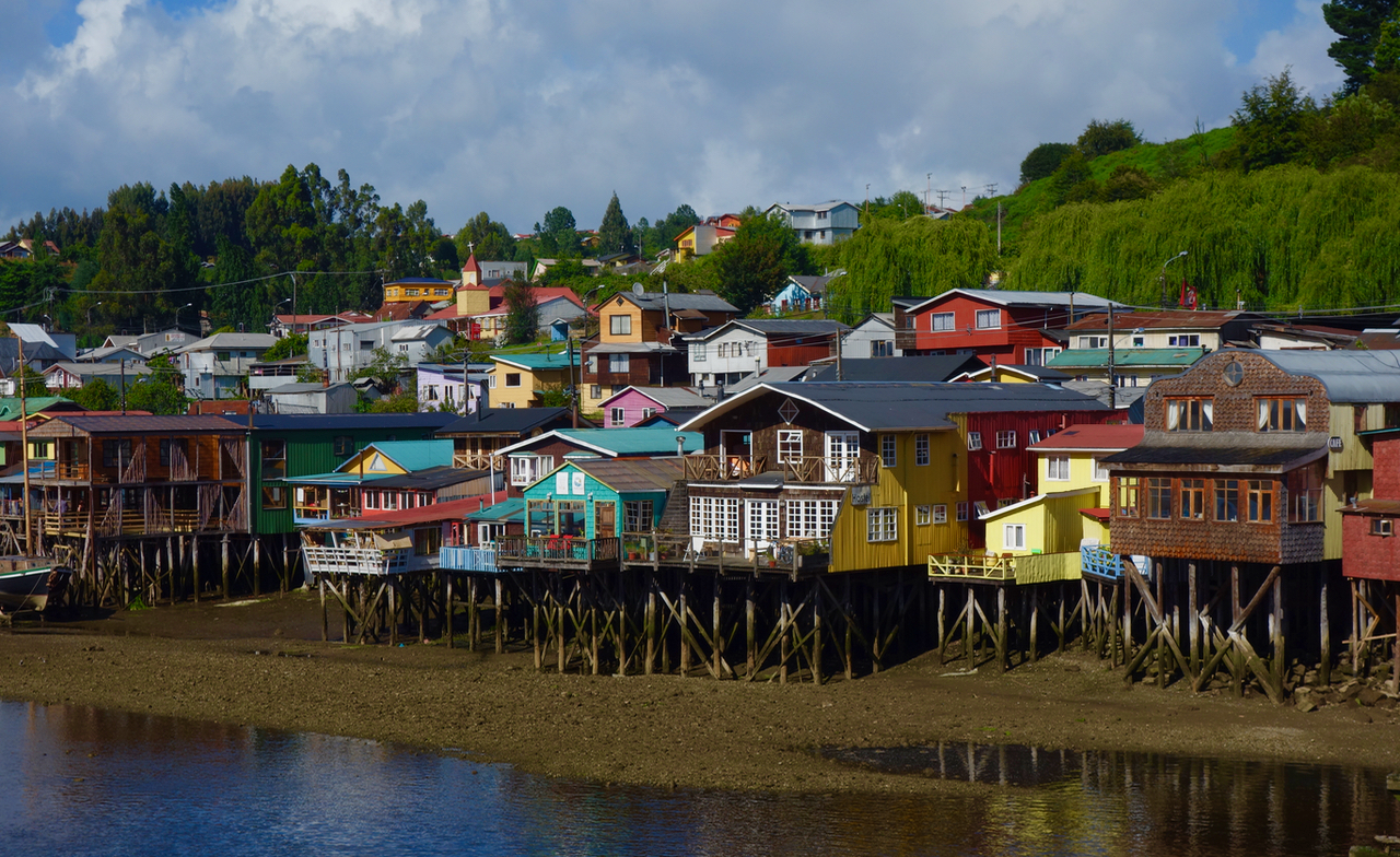 going over niagara paul's: CASTRO, CHILE