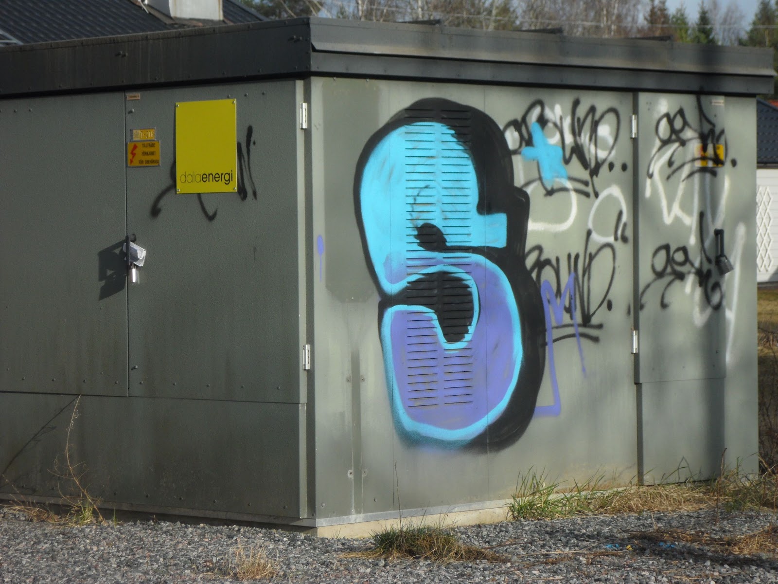 Tunanära Samhälle och Upplevelser: Foto på nygjord graffiti på Dala ...