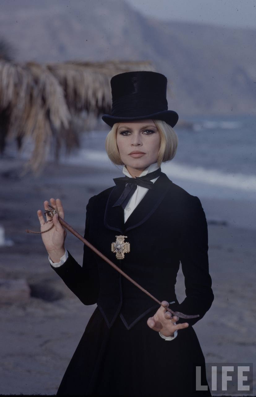 17 Beautiful Photos of Brigitte Bardot on the Set of 'Shalako' in 1967 ...