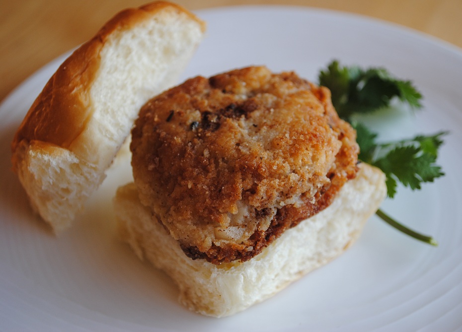 Lori's Lipsmacking Goodness: Vada Pav