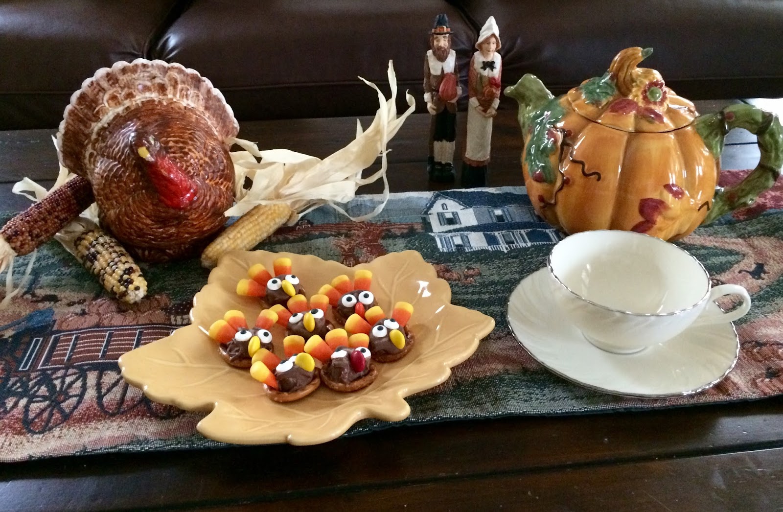 Kitty's Kozy Kitchen: Pretzel Rolo Turkeys