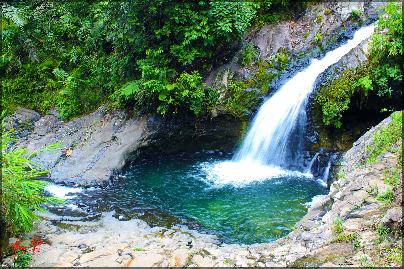 Lubuk Tempurung Waterfall, Kuranji Padang | Indonesian Travel Place