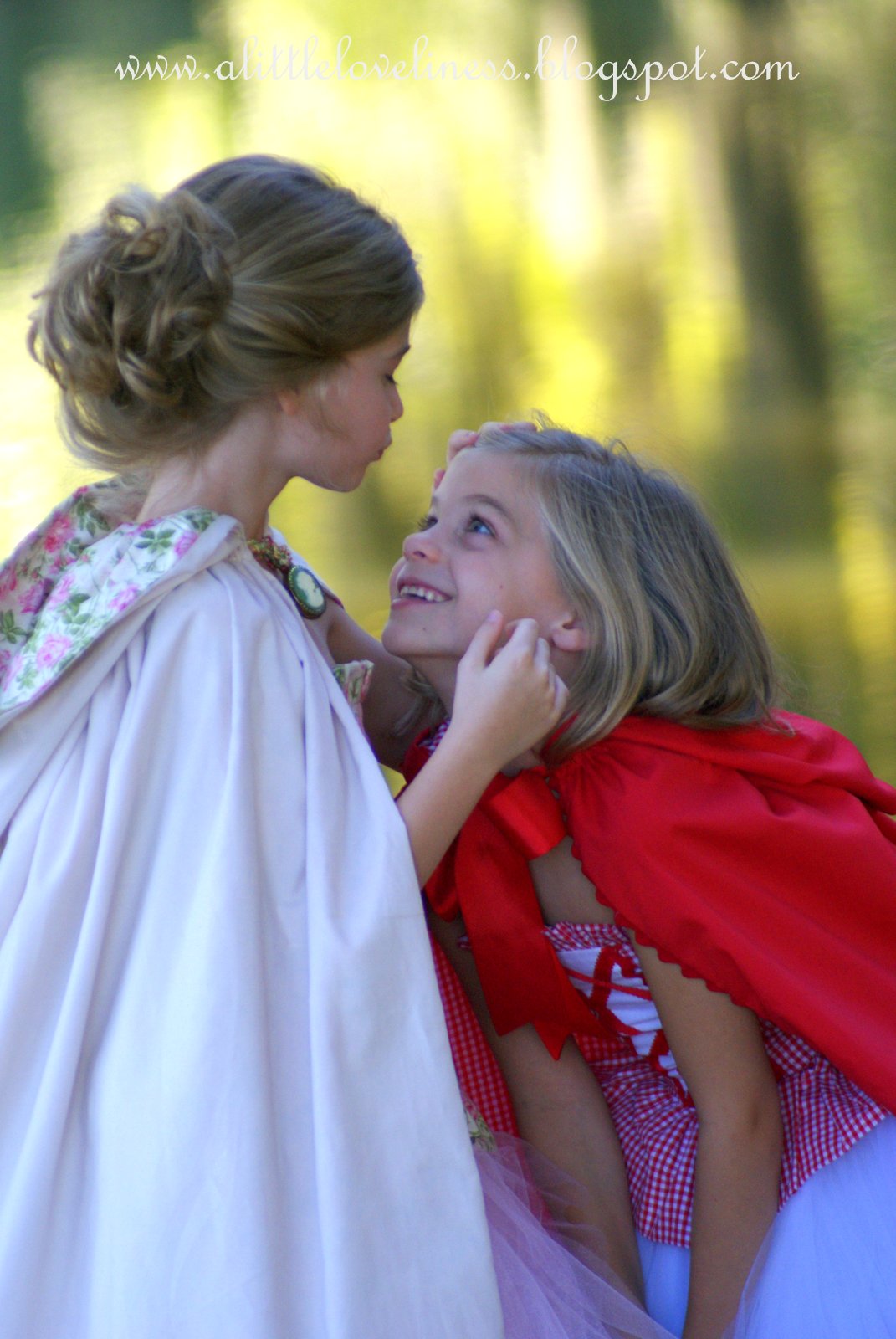 A Little Loveliness: Little Red Riding Hood: A Story in Pictures