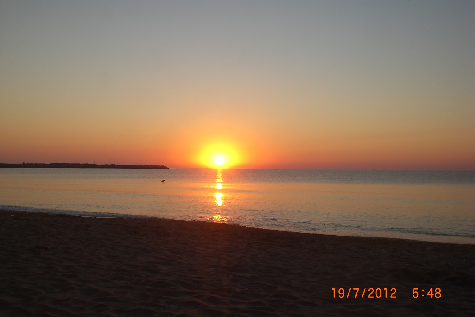 O fotografie...: ...rasaritul soarelui...plaja 2 Mai...