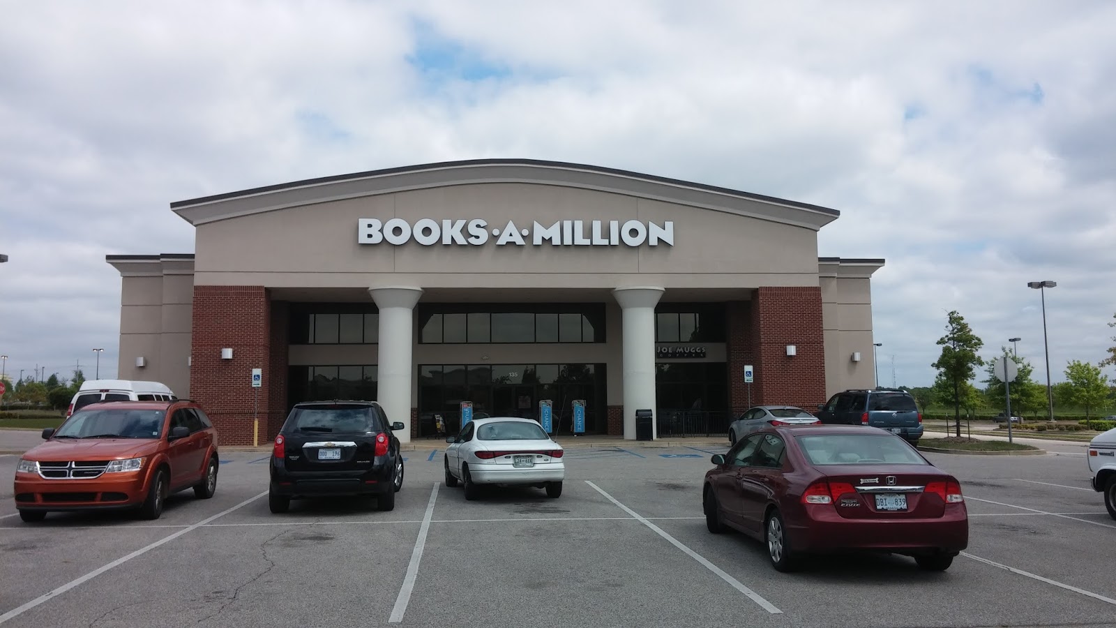 The Mid-South Retail Blog: Southaven Books-a-Million Reset