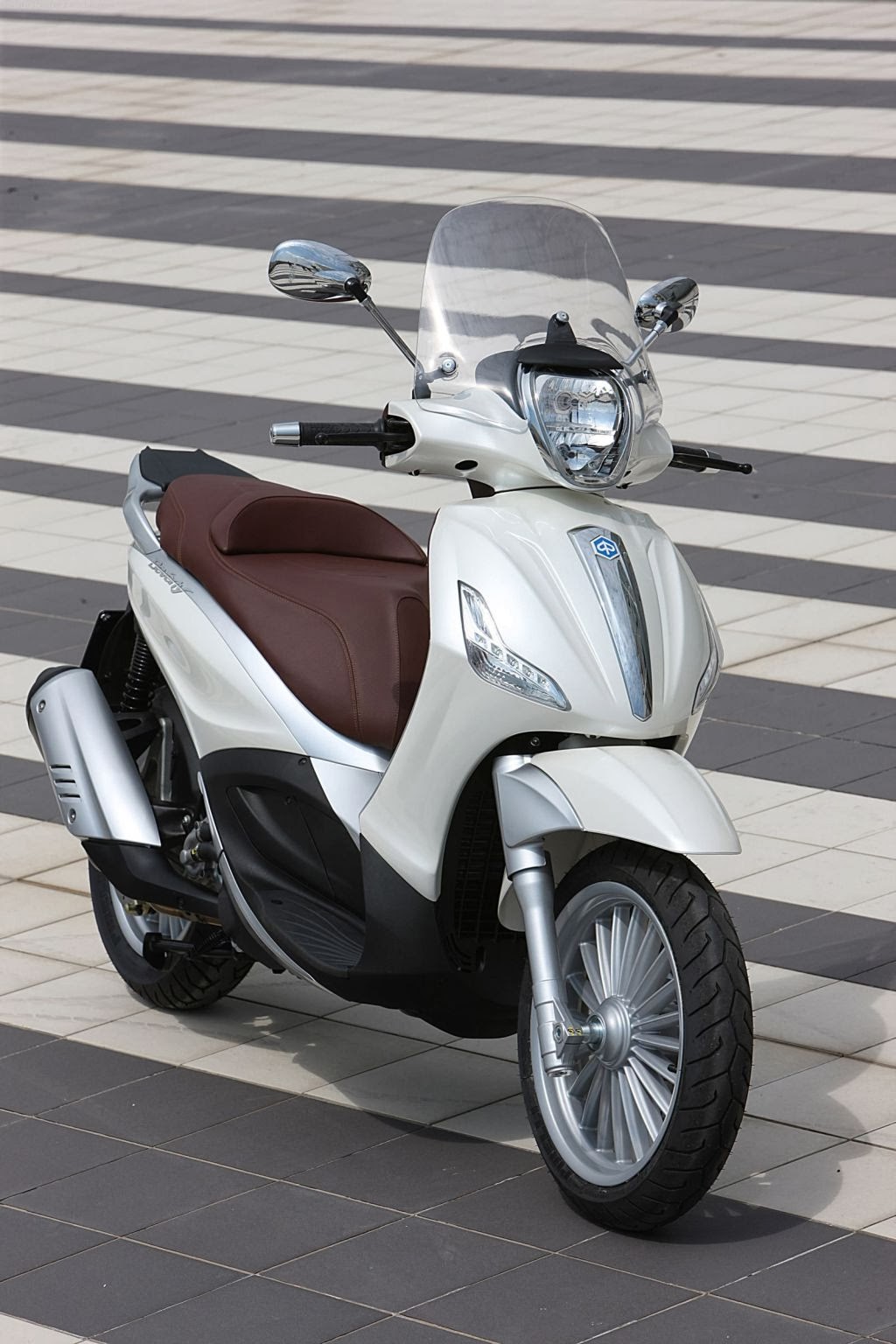 Revista Scooter: Piaggio Beverly, el semiscooter por excelencia