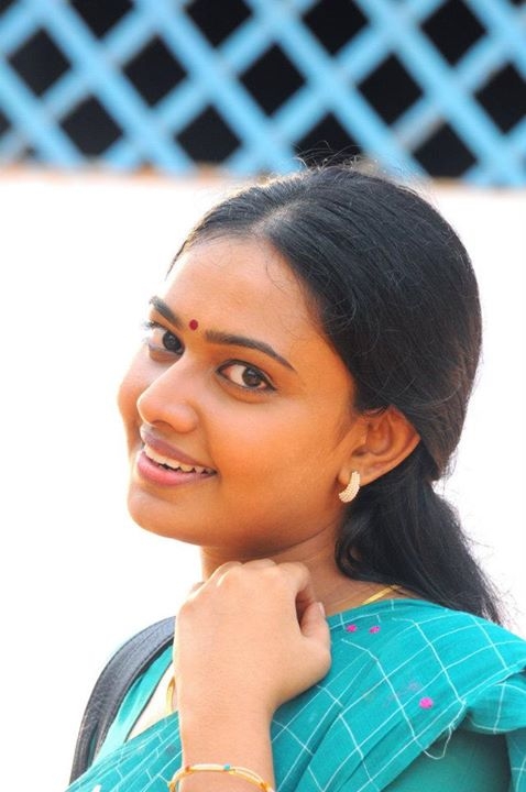 Actress HD Gallery: Divya Vishwanath Malayalam Serial ActressLatest ...