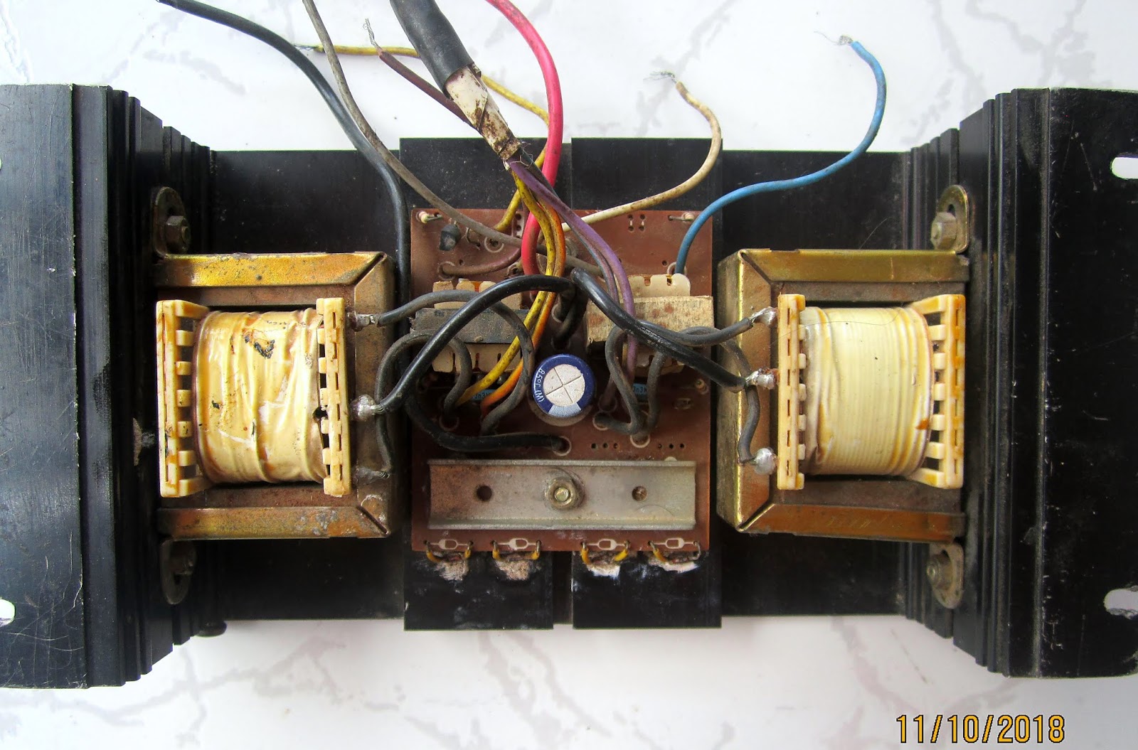 Sucatas eletrônicas doações. : Amplificador Tojo AB 2000 doação.