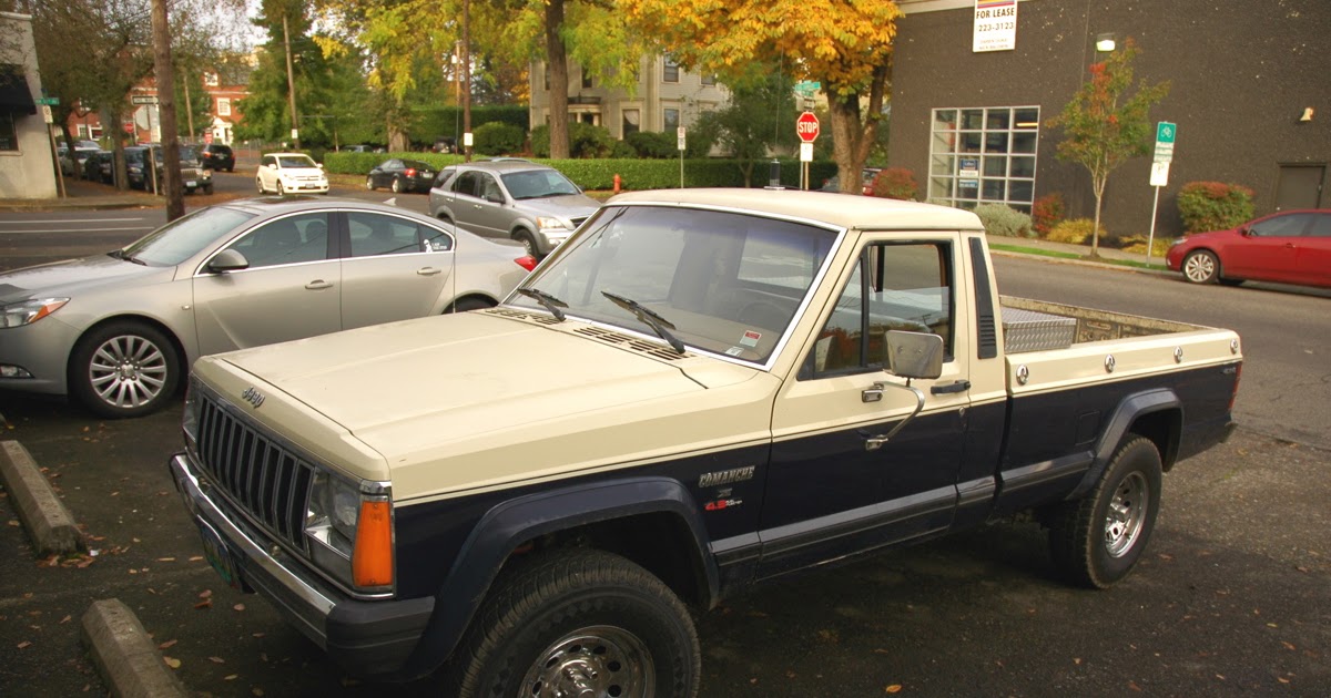 OLD PARKED CARS.: 1986 Jeep Comanche X.