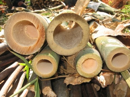 RUMAH KAIL: Pembuatan dan pemasangan rucuk bambu