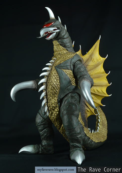 The Rave Corner: Previews Exclusive X-Plus 30 cm Gigan '72 Review