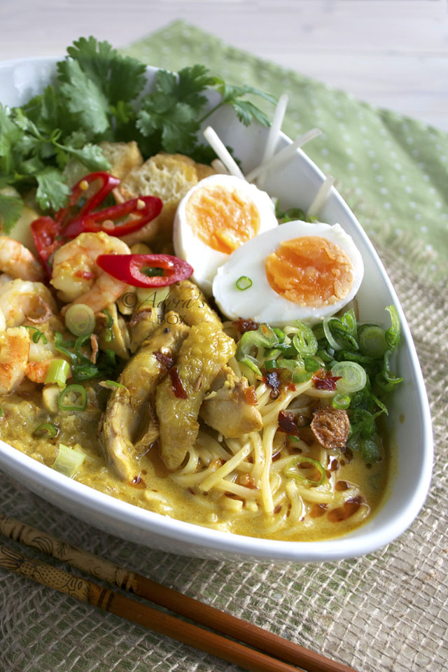 Adora's Box: PRAWN AND CHICKEN LAKSA