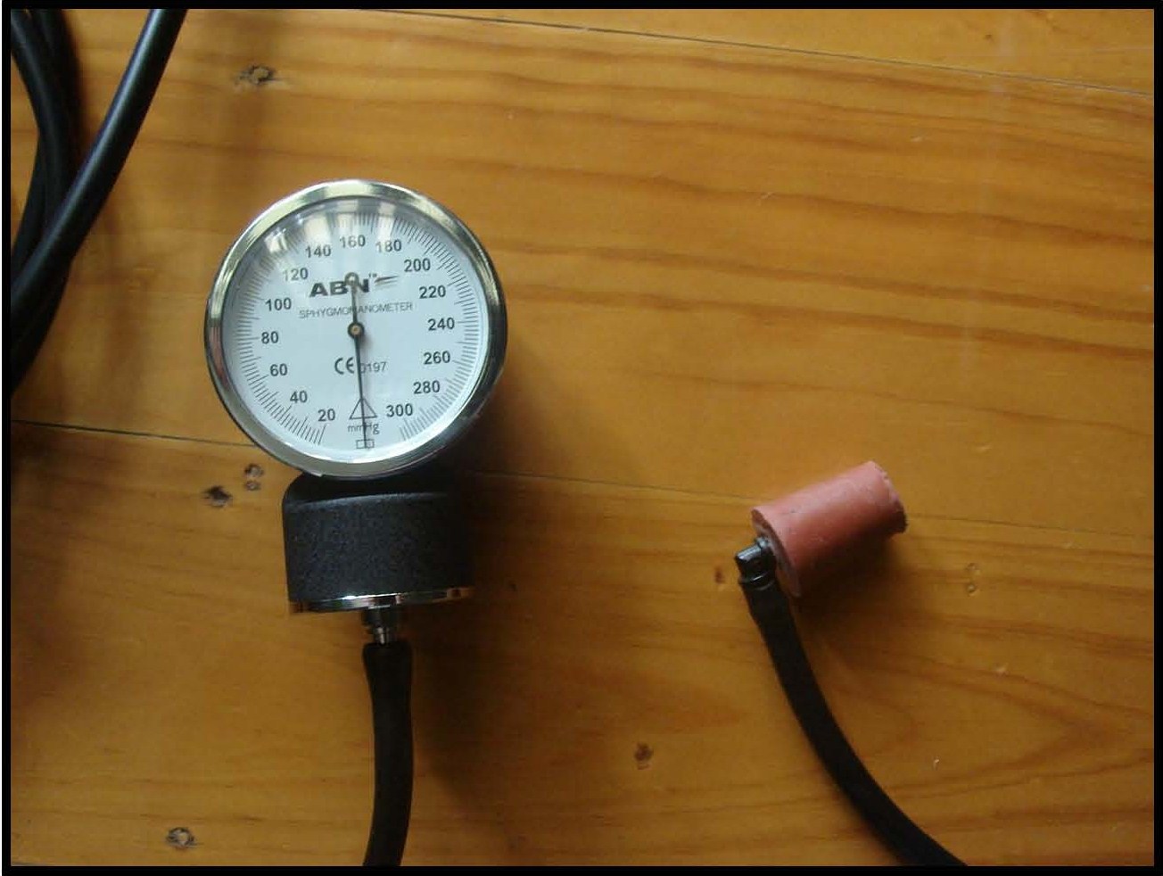 School of Piping: Bagpipe Pressure Gauge (manometer)