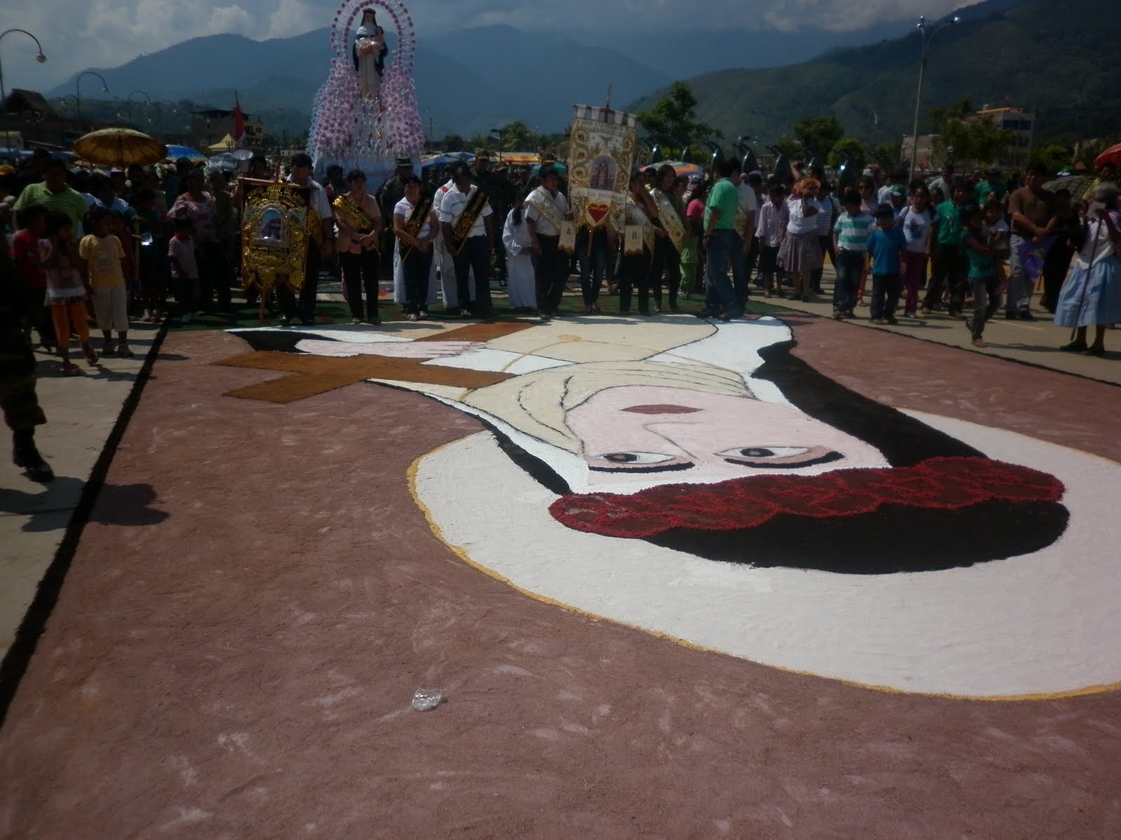 VRAEM - VALLE DE LOS RIOS APURIMAC, ENE Y MANTARO: PROCESION EL DIA 30 DE AGOSTO 2011 FIESTA ...