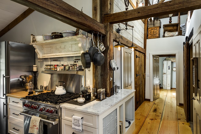 ESTILO RUSTICO: Antiguo Galpon Convertido en Vivienda Rustica