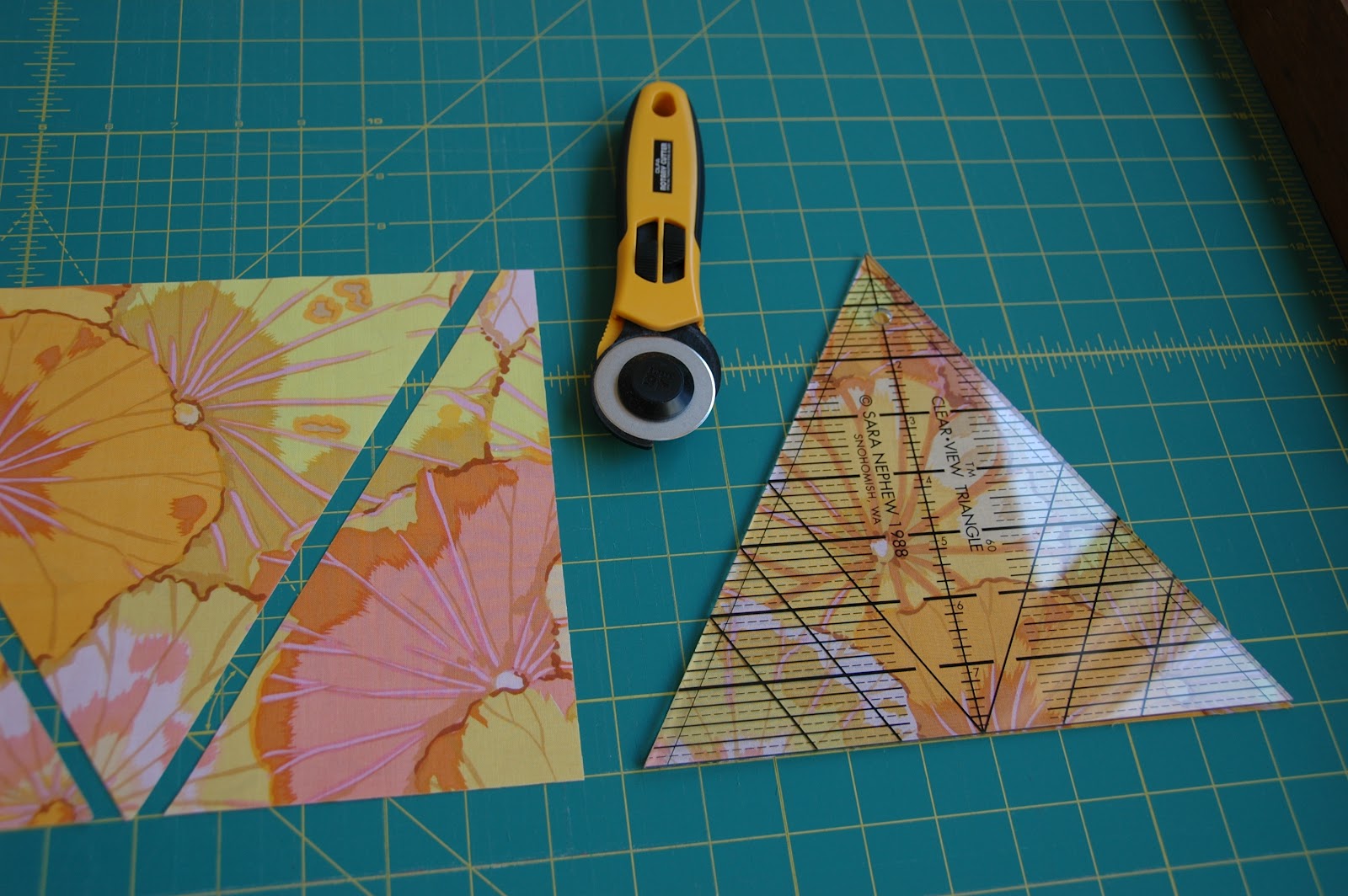 Quilt it: wanna tri? - cutting the triangles
