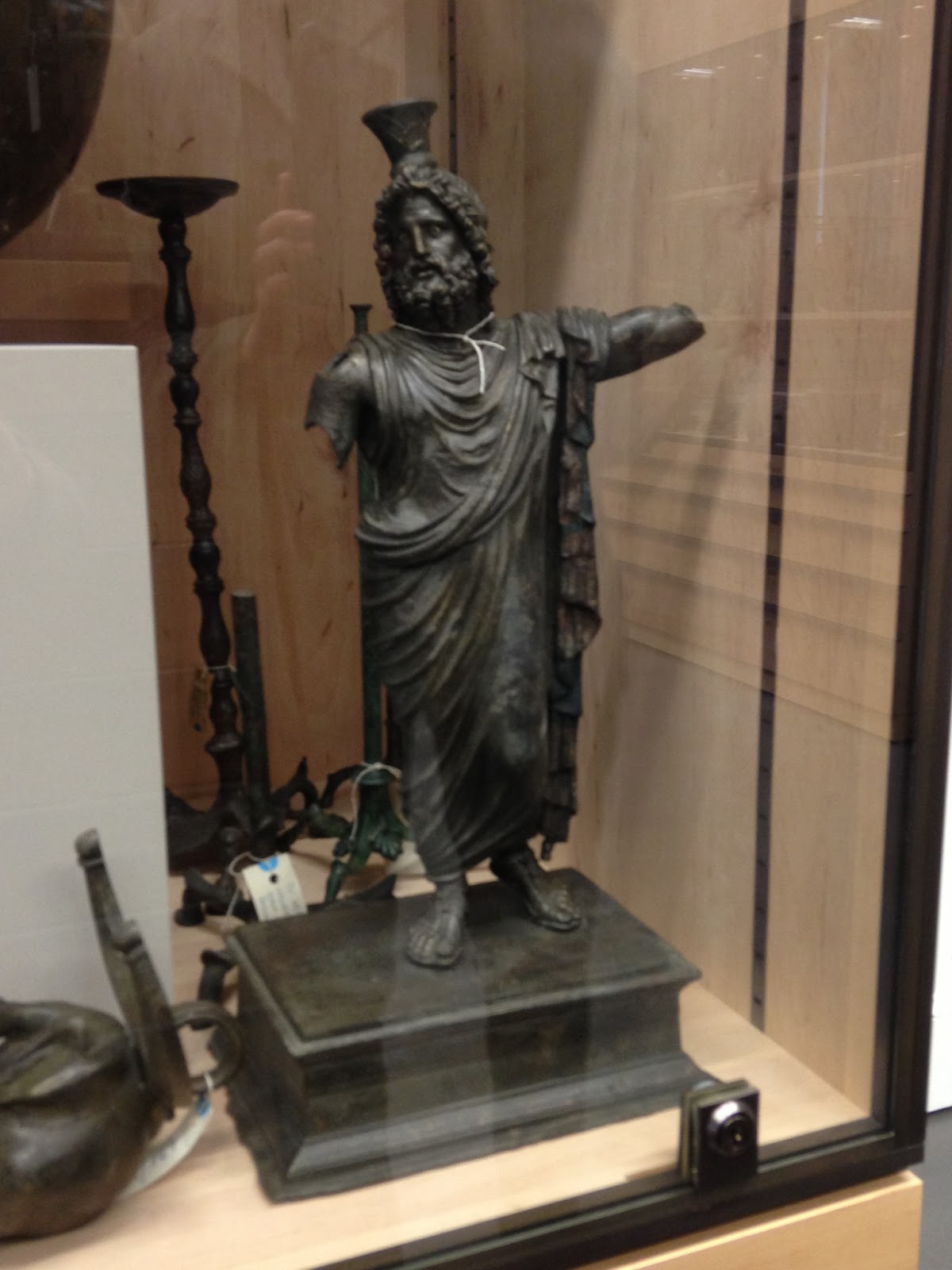 Tocho T8: El dios comunitario Serapis, entre Mesopotamia, Egipto y Grecia