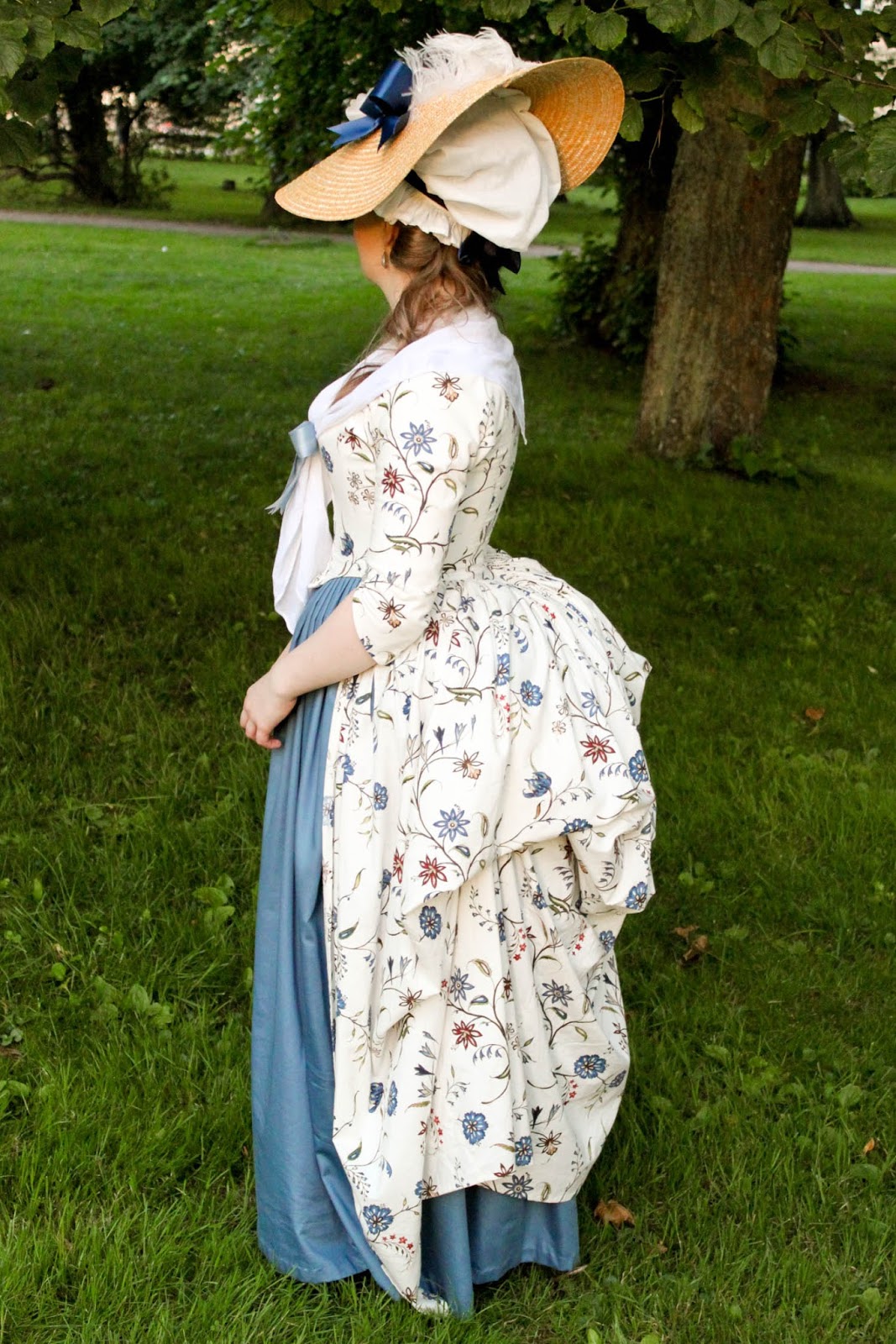 Rococo Atelier: Williamsburg print gown photos (Fig Leaf Patterns 101)