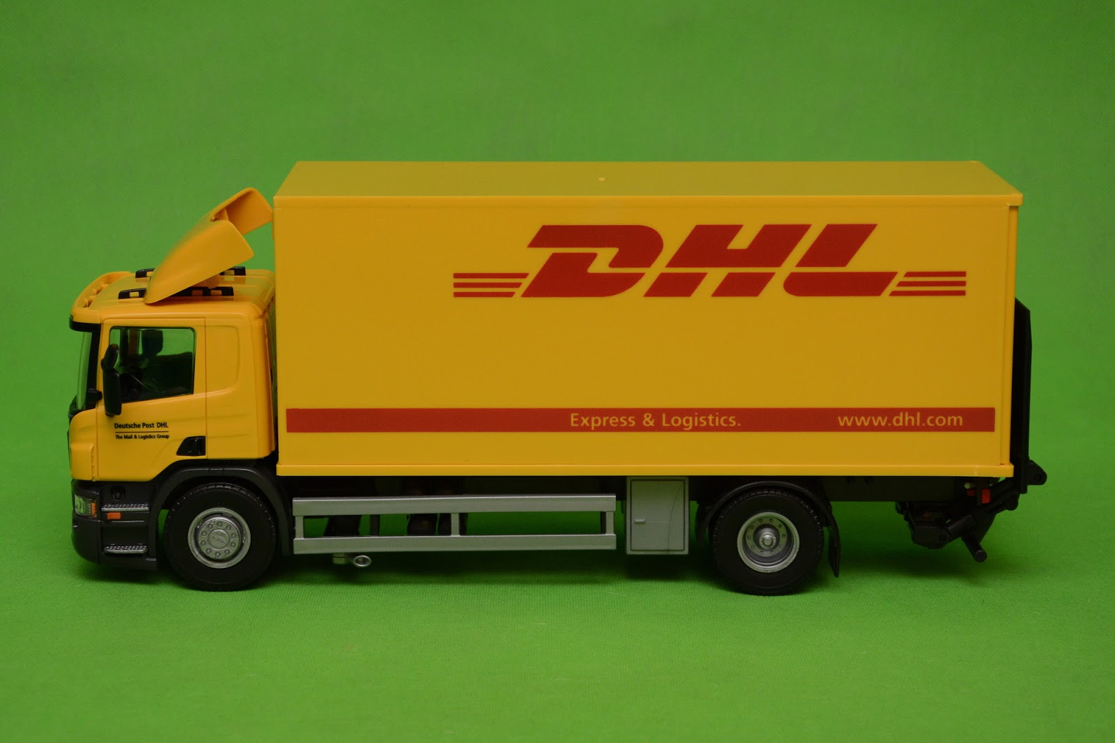 My Miniature Worlds: Emek 89509, G-Scale Scania P DHL distribution truck