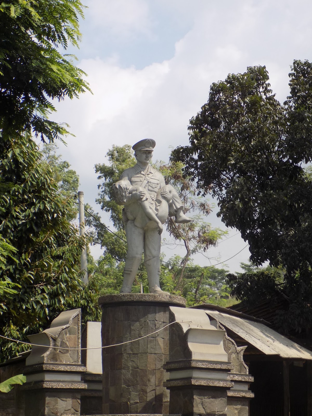 Baru Ngeuh Ternyata Patung Polisi ini Bernama....