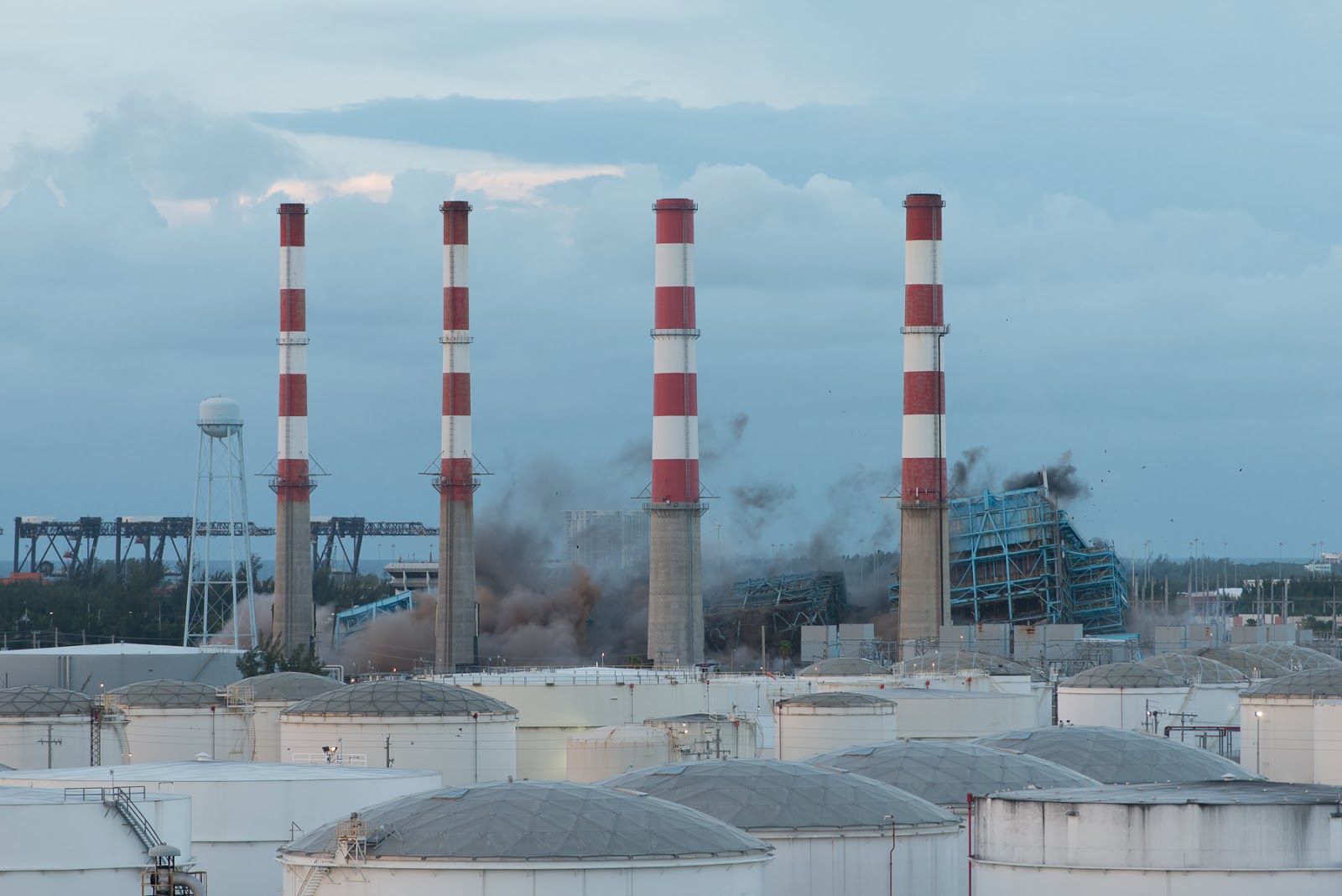 Focused Photographer: Fort Lauderdale, Florida, FPL Power Plant Implosion
