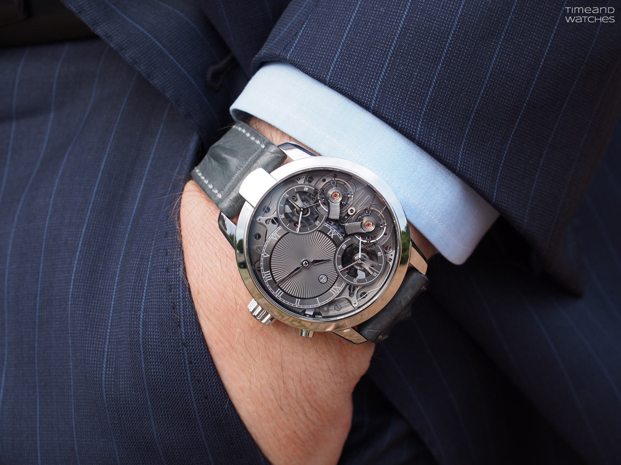 Hands-on Review: Armin Strom Mirrored Force Resonance | Time and ...