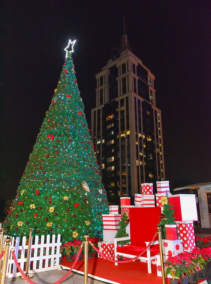 UB City Holiday Tree Lighting Ceremony and Welcome Santa Parade ...
