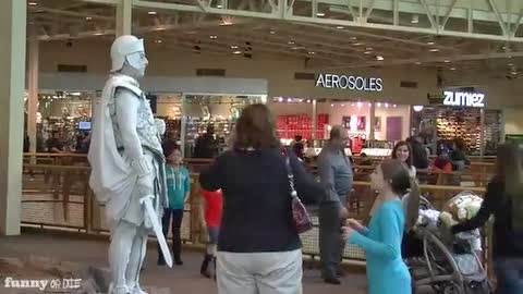 Living Statue Prank, HILARIOUS! | Mass VDO