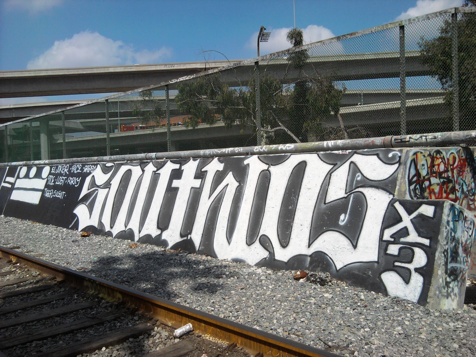 sureno 13 gangs graffiti: south los angeles 13 ( so x los )