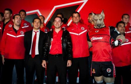 PRESENTAN EN TIJUANA A XOLOS EN ESTADIO CALIENTE NUEVO UNIFORME ...