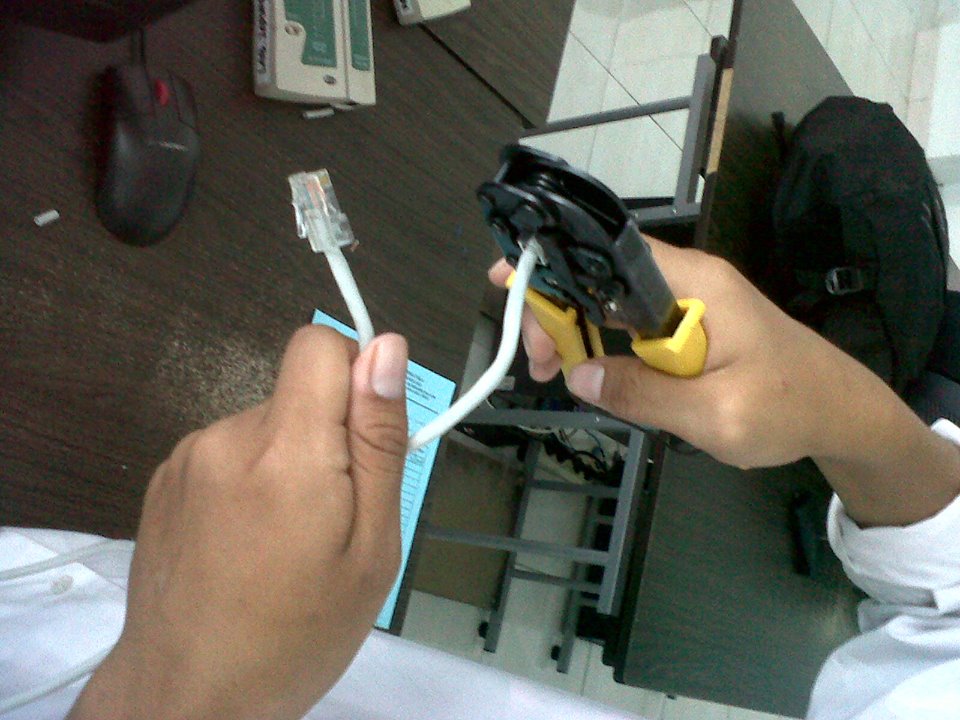 Teknik Pengkabelan UTP Cross dan Straight - My Personal Blog