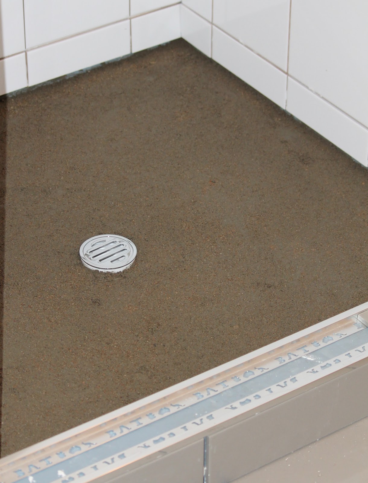 Sunshine and Paint Pots: The Small Bathroom - Part II...