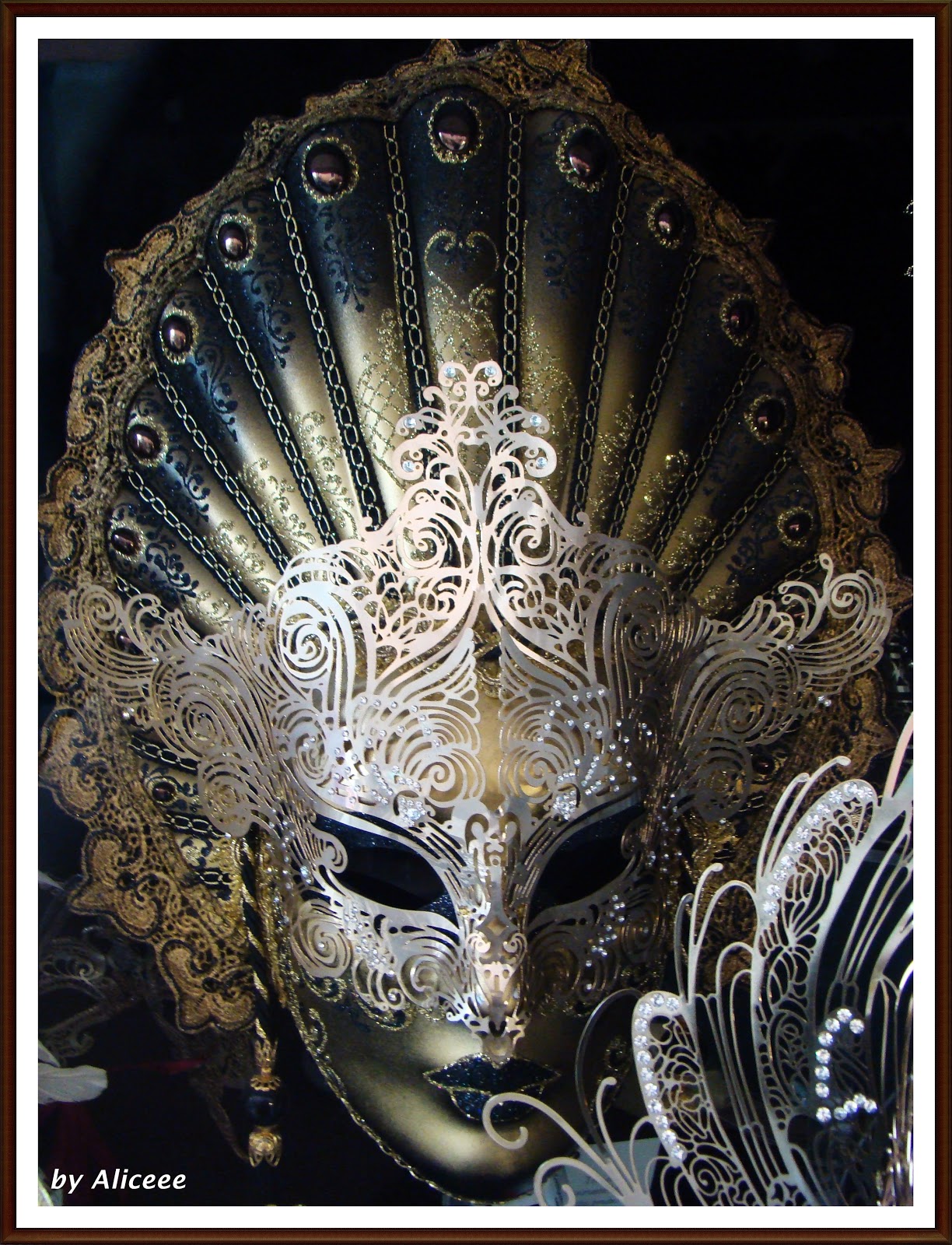 Colectia mea de masti venetiene si povestea lor - Enciclopedia ...