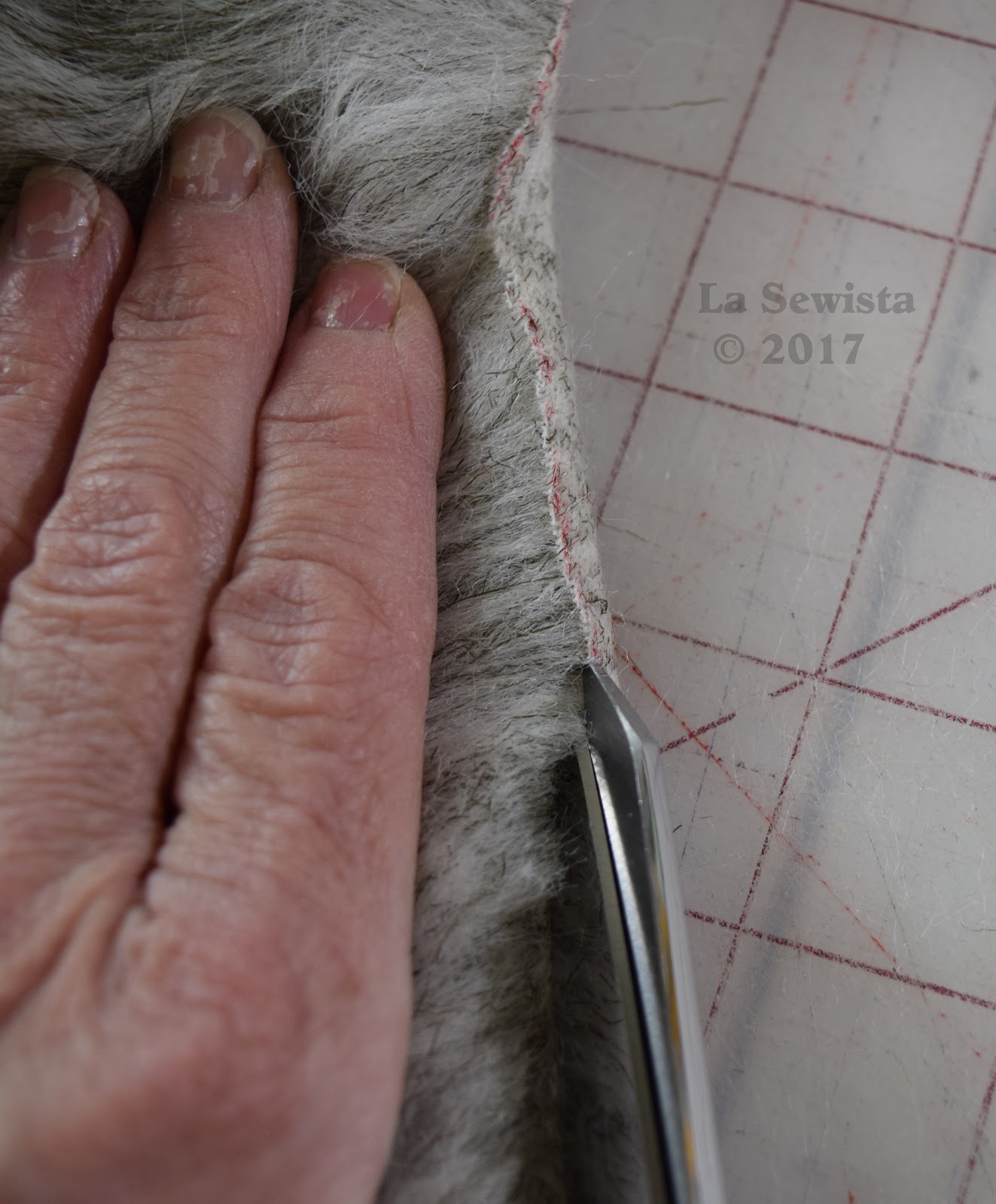 La Sewista!: Trimming Fur