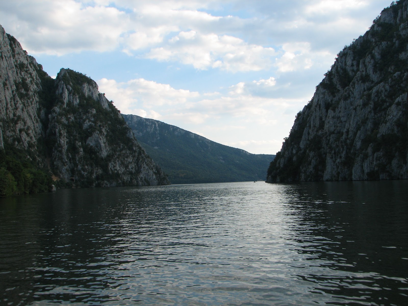 DUNAREA la DROBETA: DUNAREA la CAZANE