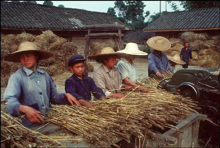 Color Photos of Daily Life in China in the 1970s ~ Vintage Everyday