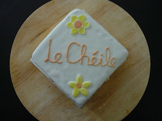 Marzipan's Cakes: Floodwork flower cake - 14/5/11