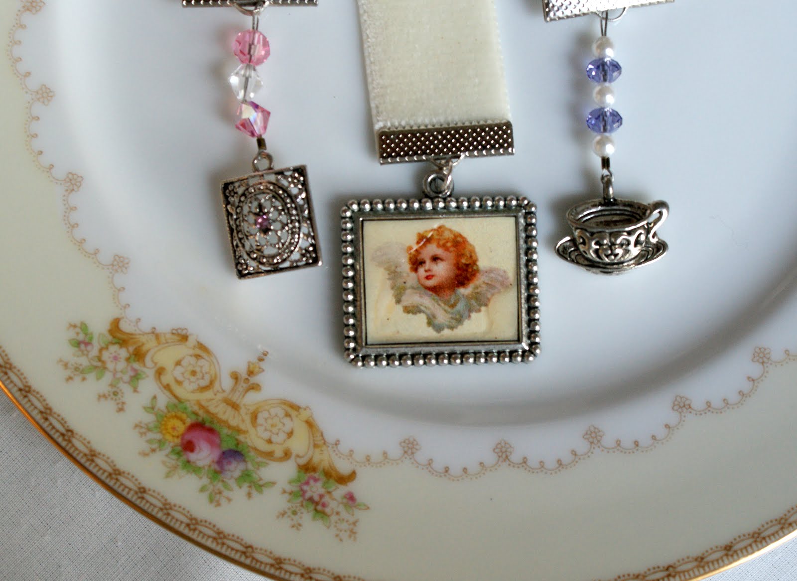 A Little Loveliness: Bookclub Christmas Giveaway