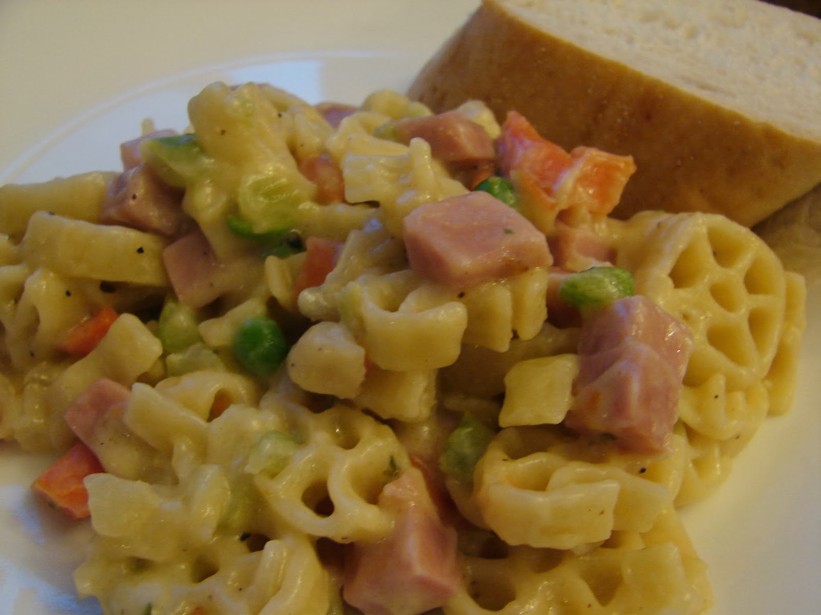 A Bear in the Kitchen: Creamy Wagon Wheel Pasta and Ham