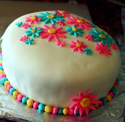Sweet Daisy Designs: Spring Flower Fondant Cake