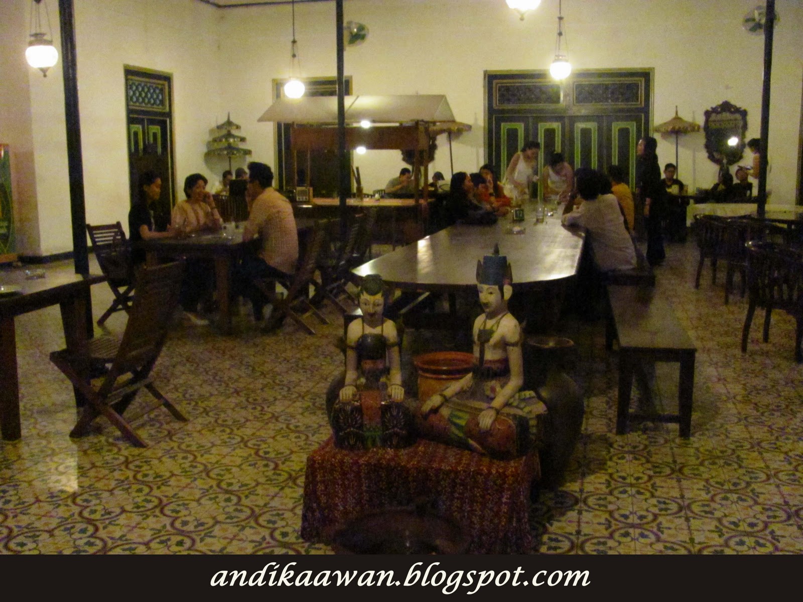 Penikmat Perjalanan: Menikmati Angkringan Bergaya Etnik di Angkringane ...