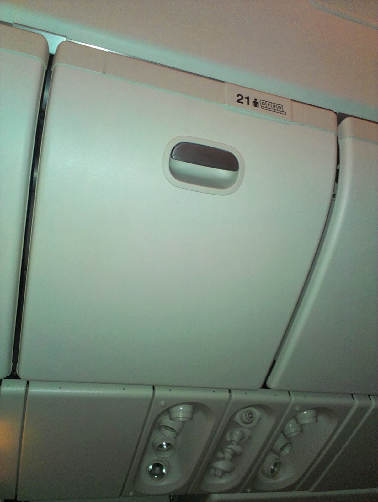 The Travelling Dassie: Emirates Economy class Boeing 777-300 EK764 17 ...