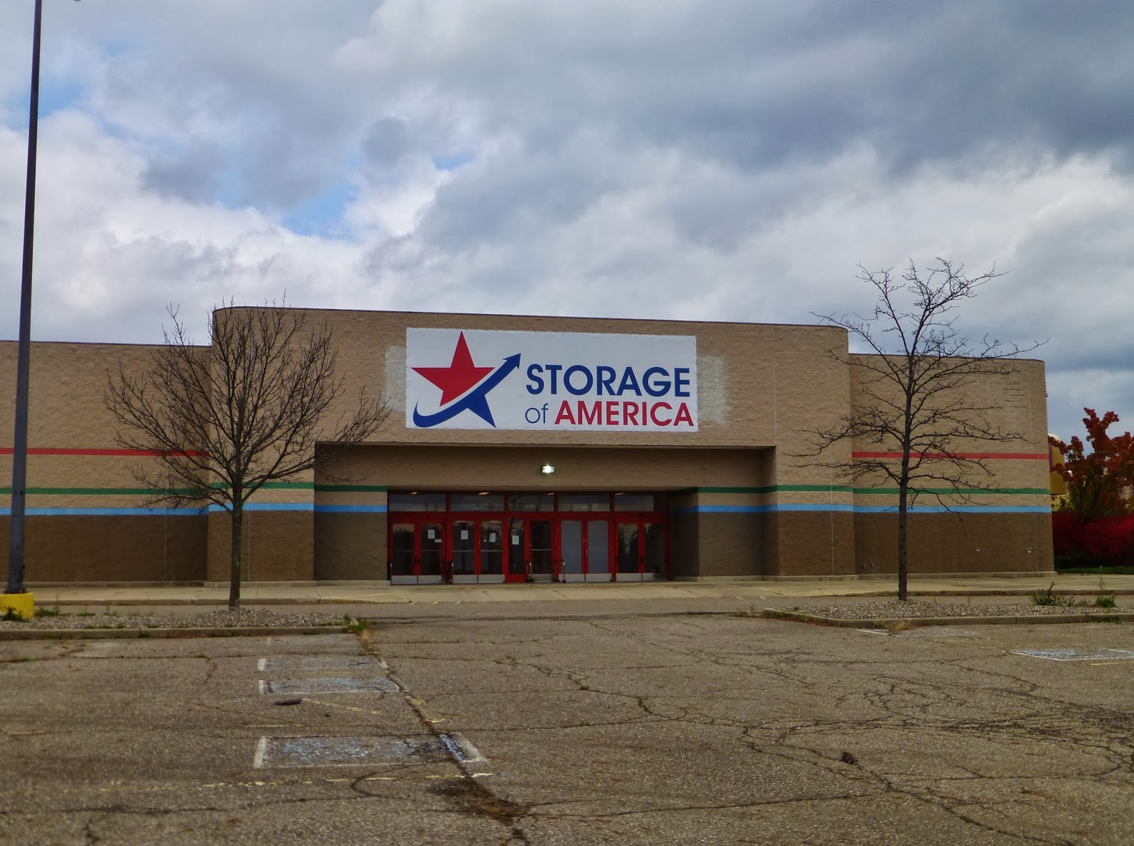 Dead and Dying retail: Rolling Acres Mall in Akron, Ohio