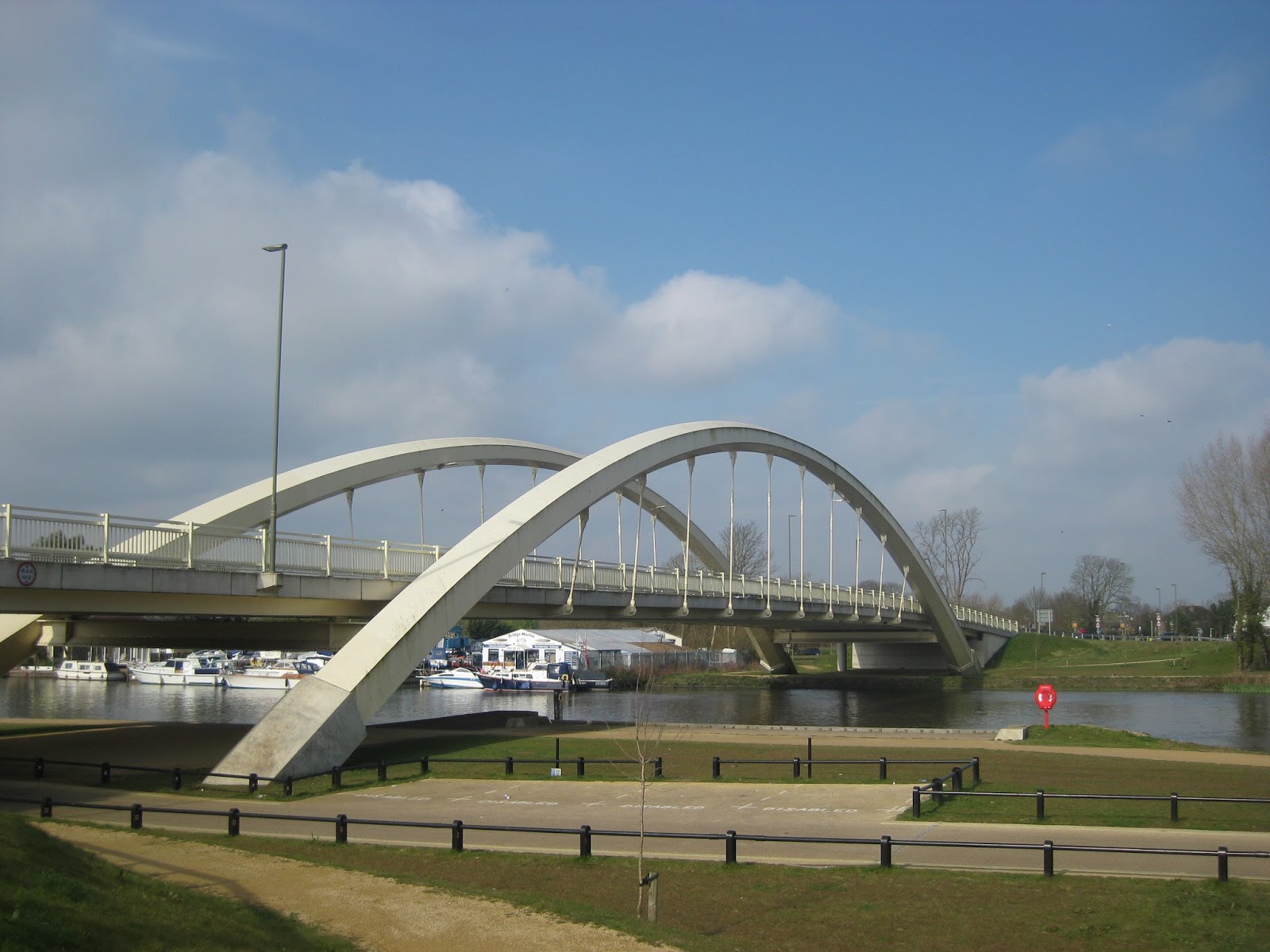 Thames Path: Shepperton to Teddington